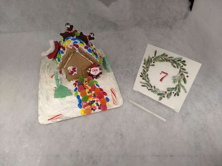 Vote for your favorite gingerbread house! – Sciences Library News