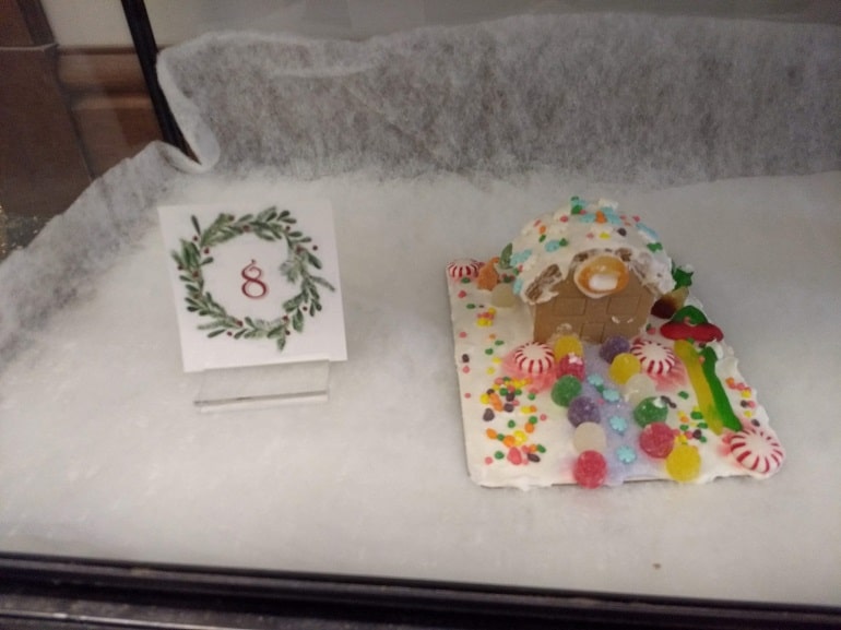 Vote for your favorite gingerbread house! – Sciences Library News
